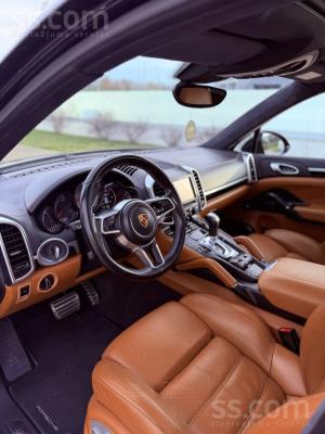 Melns Porsche Cayenne 2014 Rēzekne, ar dzinēja tilpumu 4.20 L un nobraukumu 224 tūkst. km par 28500 €, foto 6 vietnē AUTOMOTO.COM.LV