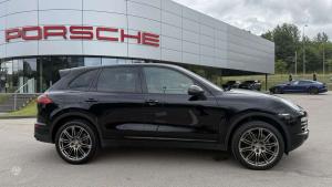 Black Porsche Cayenne 2014 in Vilnius, with an engine capacity of 2.97 L and mileage of 230 thousand km for 16700 €, photo  on AUTOMOTO.COM.LV