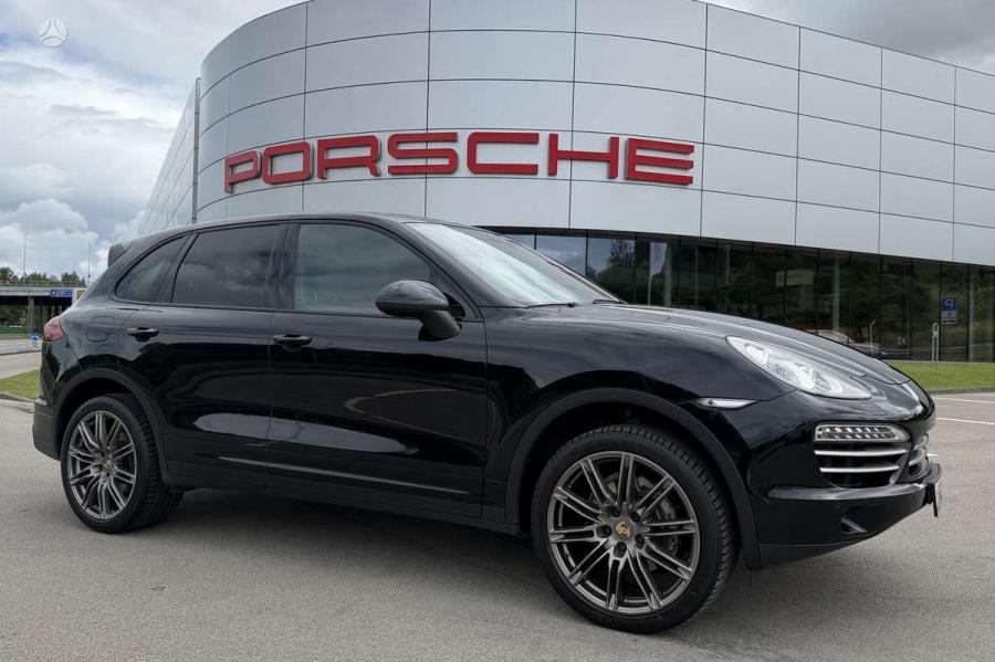 Melns Porsche Cayenne 2014 Viļņa, ar dzinēja tilpumu 2.97 L un nobraukumu 230 tūkst. km par 16700 €, foto 3 vietnē AUTOMOTO.COM.LV