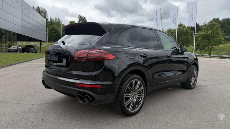 Melns Porsche Cayenne 2014 Viļņa, ar dzinēja tilpumu 2.97 L un nobraukumu 230 tūkst. km par 16700 €, foto 6 vietnē AUTOMOTO.COM.LV