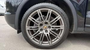 Melns Porsche Cayenne 2014 Viļņa, ar dzinēja tilpumu 2.97 L un nobraukumu 230 tūkst. km par 16700 €, foto 9 vietnē AUTOMOTO.COM.LV