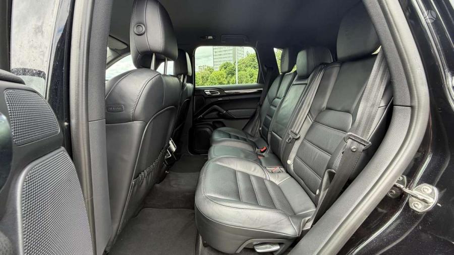 Melns Porsche Cayenne 2014 Viļņa, ar dzinēja tilpumu 2.97 L un nobraukumu 230 tūkst. km par 16700 €, foto 14 vietnē AUTOMOTO.COM.LV