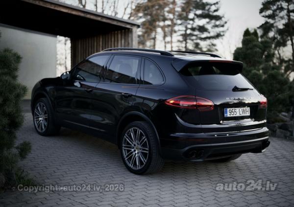 Black Porsche Cayenne 2014 in Tallinn, with an engine capacity of 4.20 L and mileage of 187 thousand km for 27000 €, photo 2 on AUTOMOTO.COM.LV