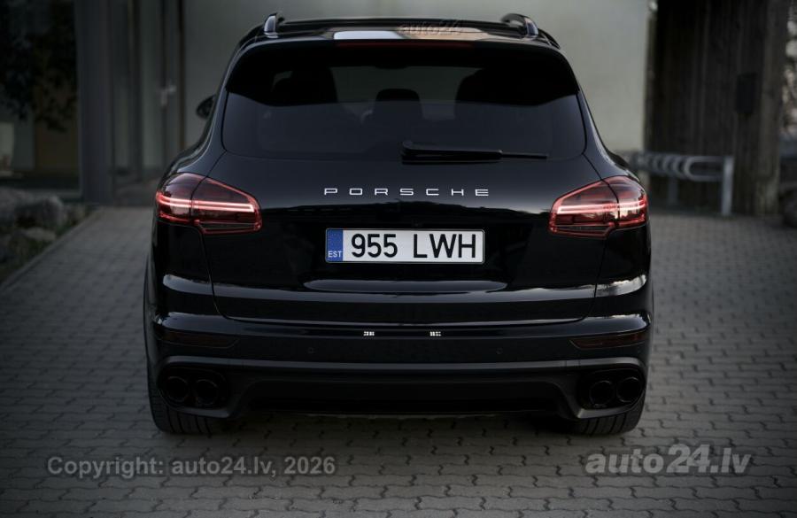 Black Porsche Cayenne 2014 in Tallinn, with an engine capacity of 4.20 L and mileage of 187 thousand km for 27000 €, photo 4 on AUTOMOTO.COM.LV