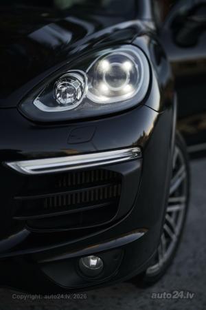 Black Porsche Cayenne 2014 in Tallinn, with an engine capacity of 4.20 L and mileage of 187 thousand km for 27000 €, photo 5 on AUTOMOTO.COM.LV