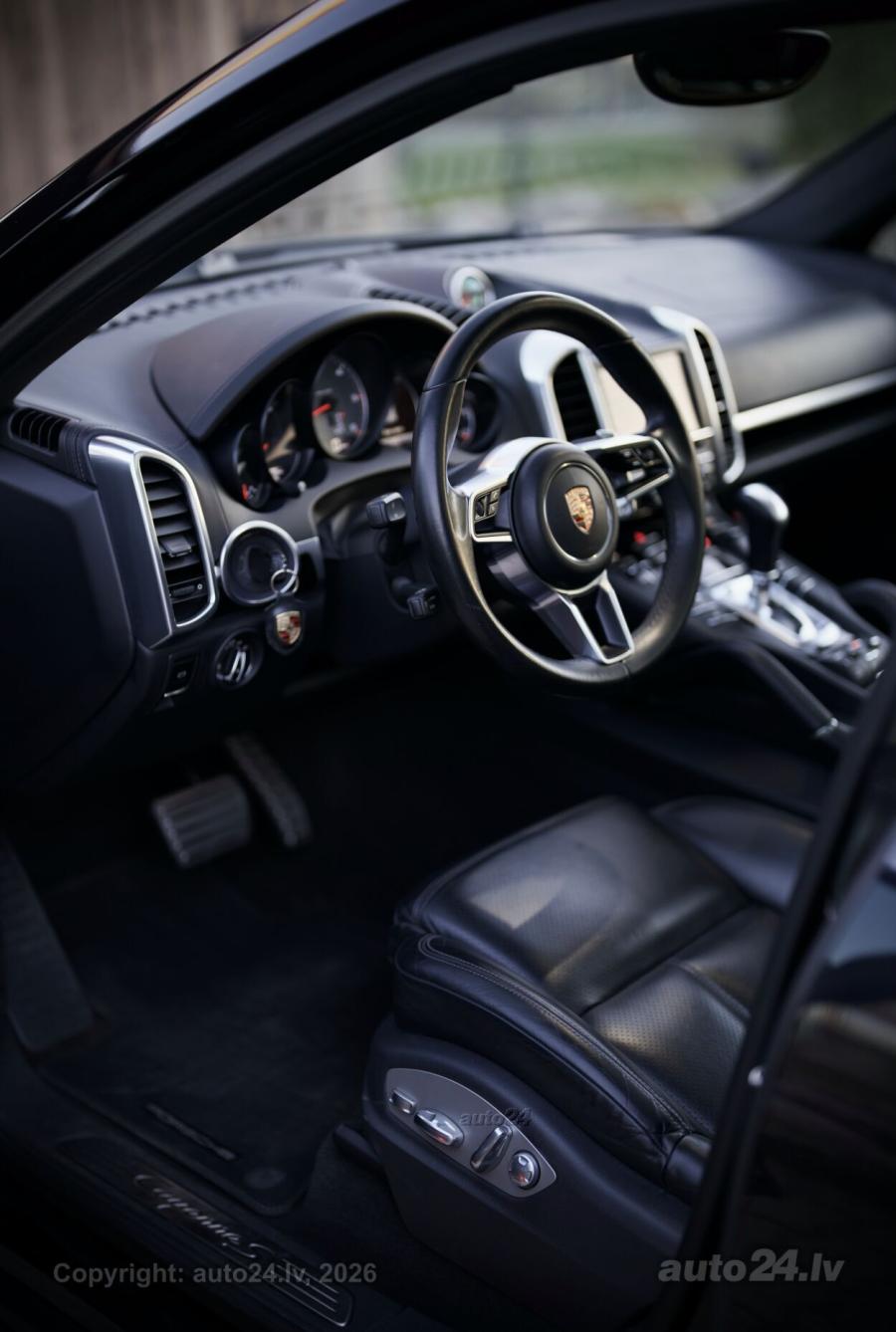 Black Porsche Cayenne 2014 in Tallinn, with an engine capacity of 4.20 L and mileage of 187 thousand km for 27000 €, photo 7 on AUTOMOTO.COM.LV
