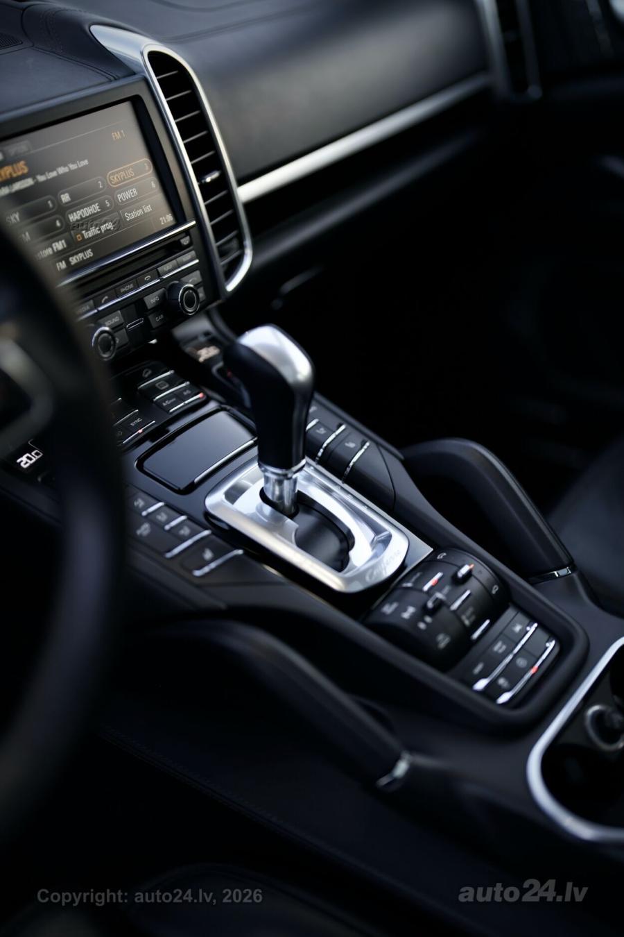 Black Porsche Cayenne 2014 in Tallinn, with an engine capacity of 4.20 L and mileage of 187 thousand km for 27000 €, photo 8 on AUTOMOTO.COM.LV