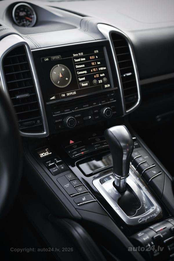 Black Porsche Cayenne 2014 in Tallinn, with an engine capacity of 4.20 L and mileage of 187 thousand km for 27000 €, photo 8 on AUTOMOTO.COM.LV