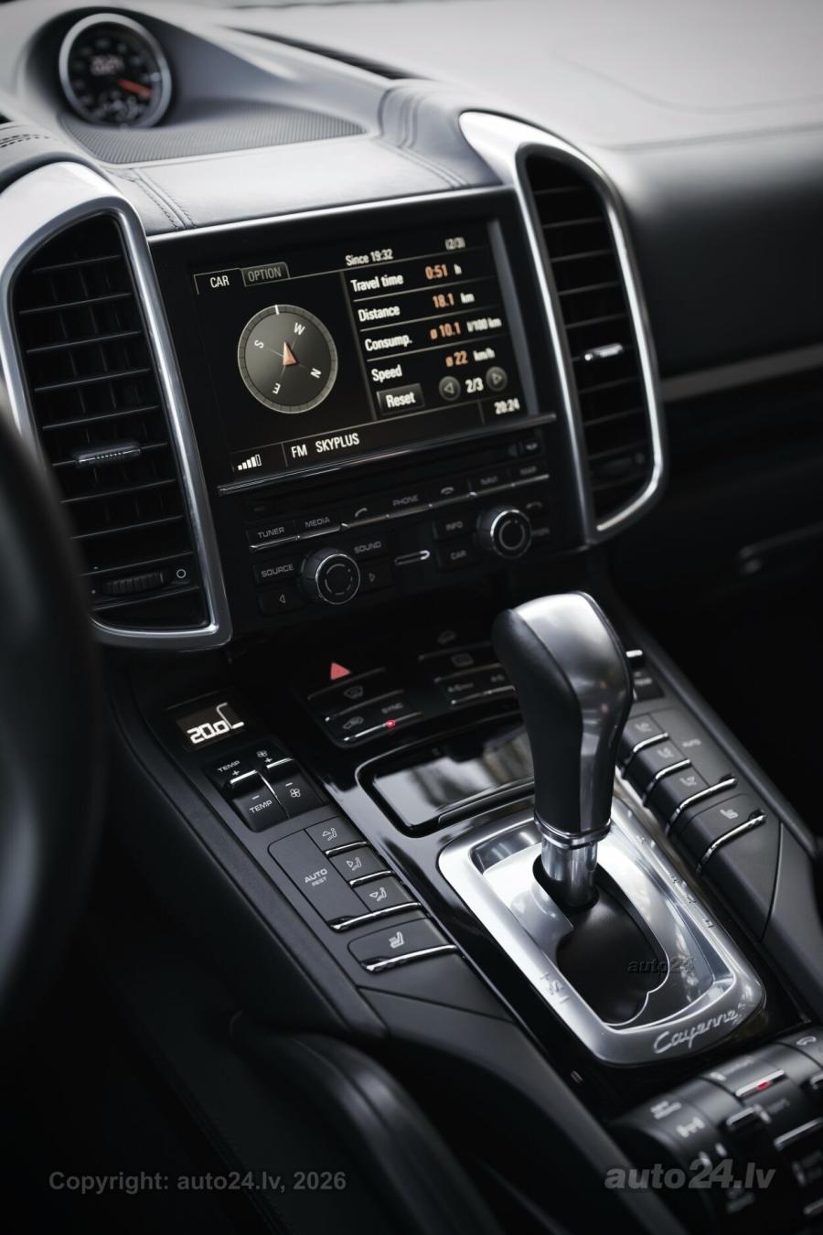 Black Porsche Cayenne 2014 in Tallinn, with an engine capacity of 4.20 L and mileage of 187 thousand km for 27000 €, photo 9 on AUTOMOTO.COM.LV