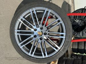 Black Porsche Cayenne 2014 in Tallinn, with an engine capacity of 4.20 L and mileage of 187 thousand km for 27000 €, photo 16 on AUTOMOTO.COM.LV