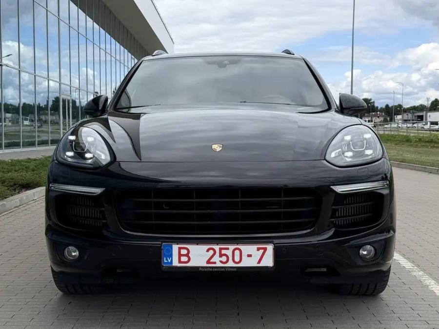 Melns Porsche Cayenne 2014 Rēzekne, ar dzinēja tilpumu 4.20 L un nobraukumu 227 tūkst. km par 26990 €, foto 1 vietnē AUTOMOTO.COM.LV