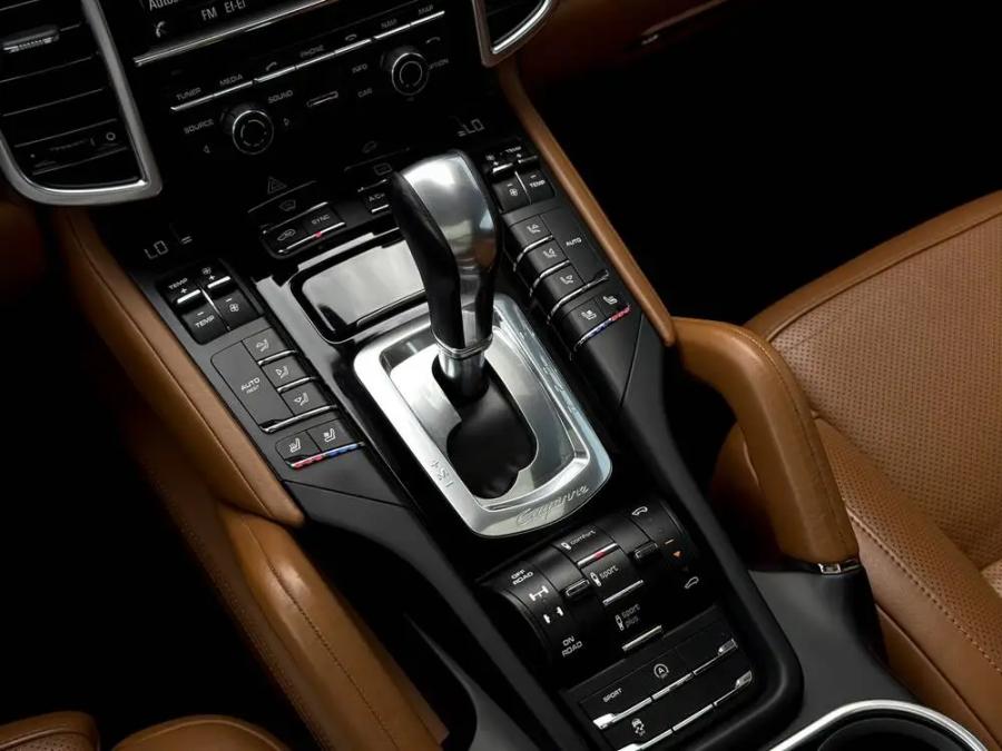Melns Porsche Cayenne 2014 Rēzekne, ar dzinēja tilpumu 4.20 L un nobraukumu 227 tūkst. km par 26990 €, foto 14 vietnē AUTOMOTO.COM.LV