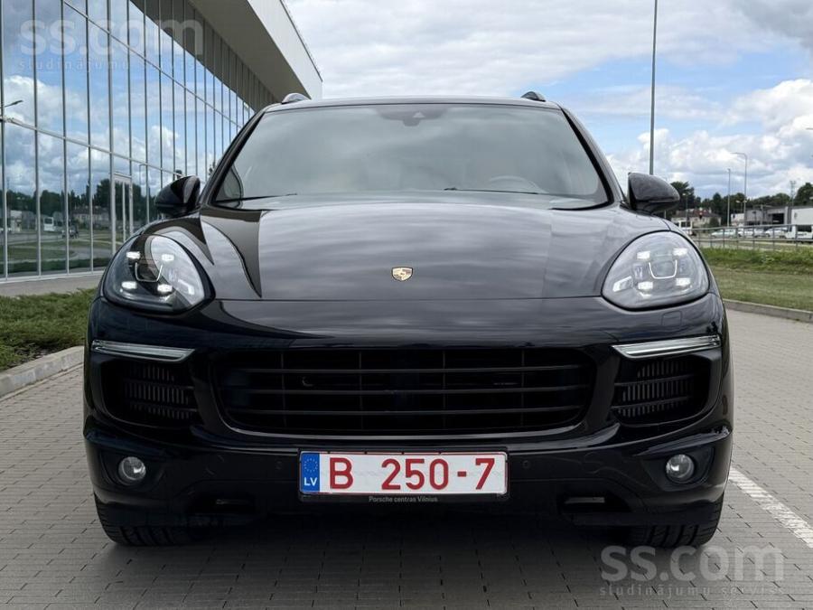 Melns Porsche Cayenne 2014 Rēzekne, ar dzinēja tilpumu 4.20 L un nobraukumu 227 tūkst. km par 26990 €, foto 1 vietnē AUTOMOTO.COM.LV
