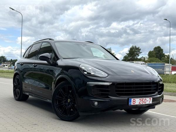 Black Porsche Cayenne 2014 in Rezekne, with an engine capacity of 4.20 L and mileage of 227 thousand km for 26990 €, photo 3 on AUTOMOTO.COM.LV