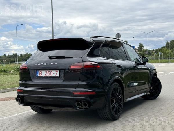 Black Porsche Cayenne 2014 in Rezekne, with an engine capacity of 4.20 L and mileage of 227 thousand km for 26990 €, photo 5 on AUTOMOTO.COM.LV