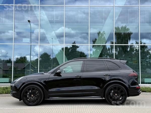 Black Porsche Cayenne 2014 in Rezekne, with an engine capacity of 4.20 L and mileage of 227 thousand km for 26990 €, photo 6 on AUTOMOTO.COM.LV