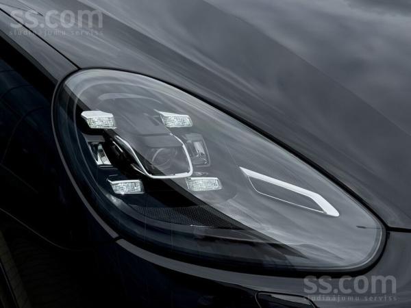 Black Porsche Cayenne 2014 in Rezekne, with an engine capacity of 4.20 L and mileage of 227 thousand km for 26990 €, photo 7 on AUTOMOTO.COM.LV