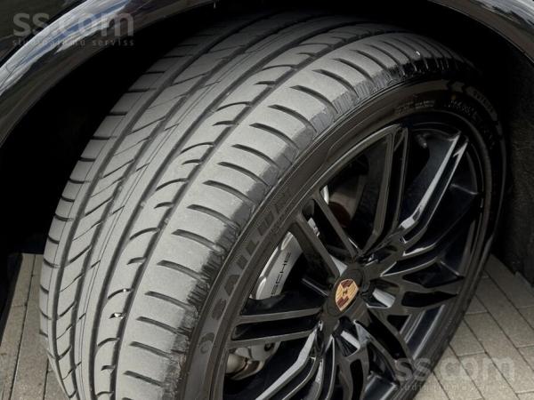 Black Porsche Cayenne 2014 in Rezekne, with an engine capacity of 4.20 L and mileage of 227 thousand km for 26990 €, photo 9 on AUTOMOTO.COM.LV