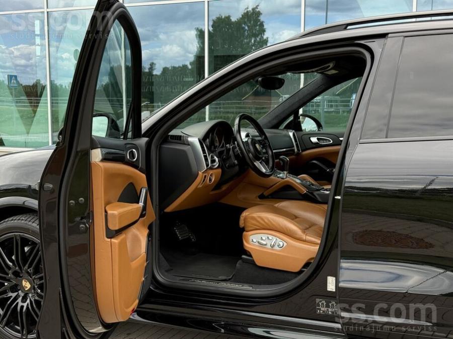 Melns Porsche Cayenne 2014 Rēzekne, ar dzinēja tilpumu 4.20 L un nobraukumu 227 tūkst. km par 26990 €, foto 11 vietnē AUTOMOTO.COM.LV