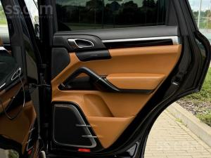 Melns Porsche Cayenne 2014 Rēzekne, ar dzinēja tilpumu 4.20 L un nobraukumu 227 tūkst. km par 26990 €, foto 25 vietnē AUTOMOTO.COM.LV