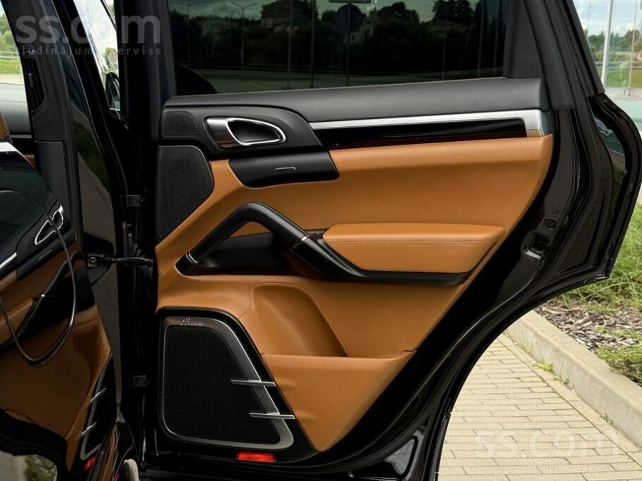 Melns Porsche Cayenne 2014 Rēzekne, ar dzinēja tilpumu 4.20 L un nobraukumu 227 tūkst. km par 26990 €, foto 25 vietnē AUTOMOTO.COM.LV