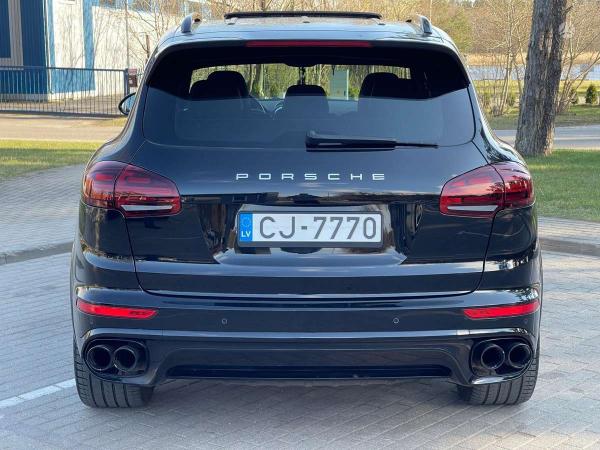 Black Porsche Cayenne 2014 in Jurmala, with an engine capacity of 4.13 L and mileage of 171 thousand km for 25600 €, photo 9 on AUTOMOTO.COM.LV