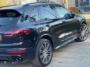 Melns Porsche Cayenne 2014 Jūrmala, ar dzinēja tilpumu 4.13 L un nobraukumu 171 tūkst. km par 25600 €, foto 11 vietnē AUTOMOTO.COM.LV
