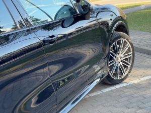 Melns Porsche Cayenne 2014 Jūrmala, ar dzinēja tilpumu 4.13 L un nobraukumu 171 tūkst. km par 25600 €, foto 13 vietnē AUTOMOTO.COM.LV