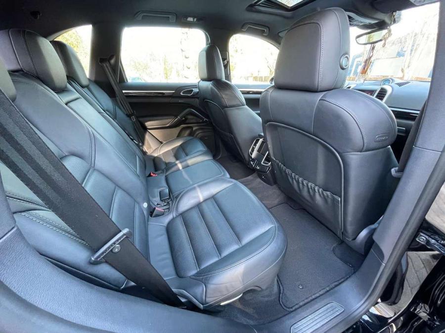 Melns Porsche Cayenne 2014 Jūrmala, ar dzinēja tilpumu 4.13 L un nobraukumu 171 tūkst. km par 25600 €, foto 20 vietnē AUTOMOTO.COM.LV