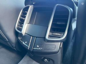 Melns Porsche Cayenne 2014 Jūrmala, ar dzinēja tilpumu 4.13 L un nobraukumu 171 tūkst. km par 25600 €, foto 23 vietnē AUTOMOTO.COM.LV