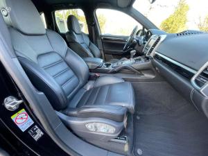 Melns Porsche Cayenne 2014 Jūrmala, ar dzinēja tilpumu 4.13 L un nobraukumu 171 tūkst. km par 25600 €, foto 24 vietnē AUTOMOTO.COM.LV