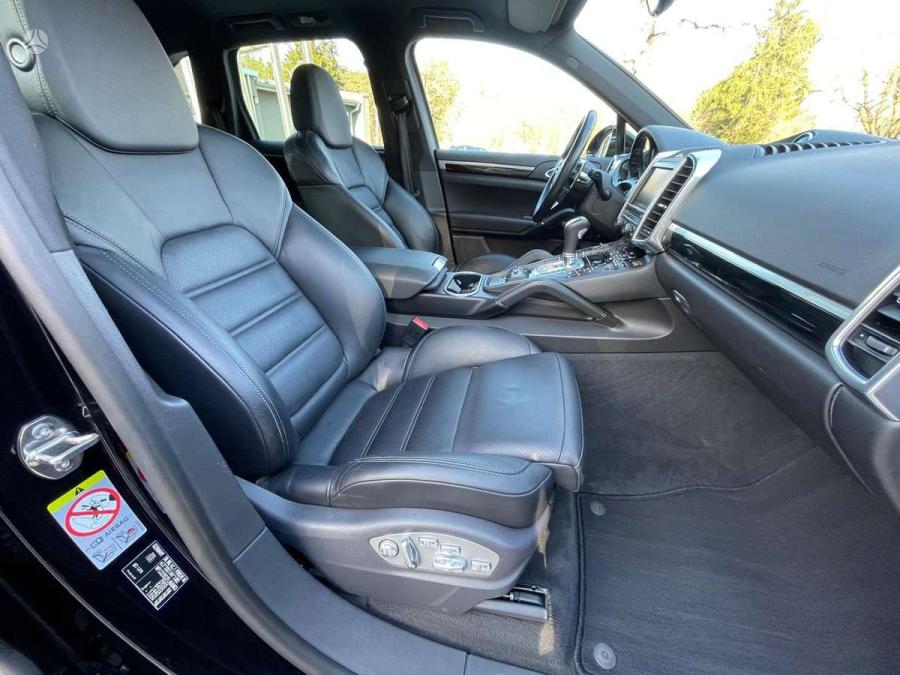 Melns Porsche Cayenne 2014 Jūrmala, ar dzinēja tilpumu 4.13 L un nobraukumu 171 tūkst. km par 25600 €, foto 24 vietnē AUTOMOTO.COM.LV