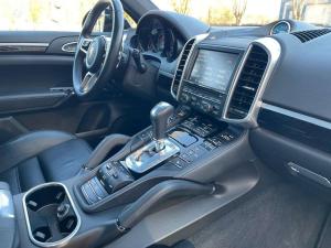 Melns Porsche Cayenne 2014 Jūrmala, ar dzinēja tilpumu 4.13 L un nobraukumu 171 tūkst. km par 25600 €, foto 25 vietnē AUTOMOTO.COM.LV