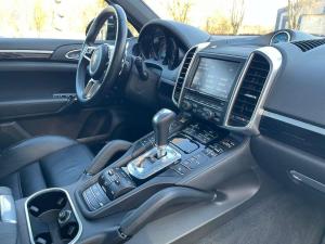 Melns Porsche Cayenne 2014 Jūrmala, ar dzinēja tilpumu 4.13 L un nobraukumu 171 tūkst. km par 25600 €, foto 26 vietnē AUTOMOTO.COM.LV