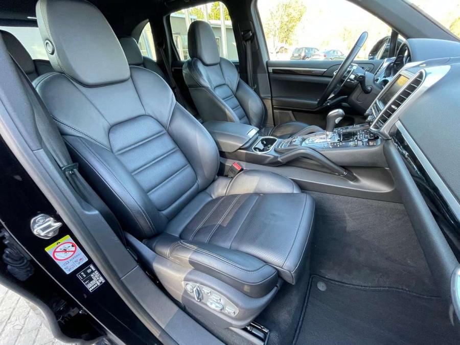 Melns Porsche Cayenne 2014 Jūrmala, ar dzinēja tilpumu 4.13 L un nobraukumu 171 tūkst. km par 25600 €, foto 27 vietnē AUTOMOTO.COM.LV