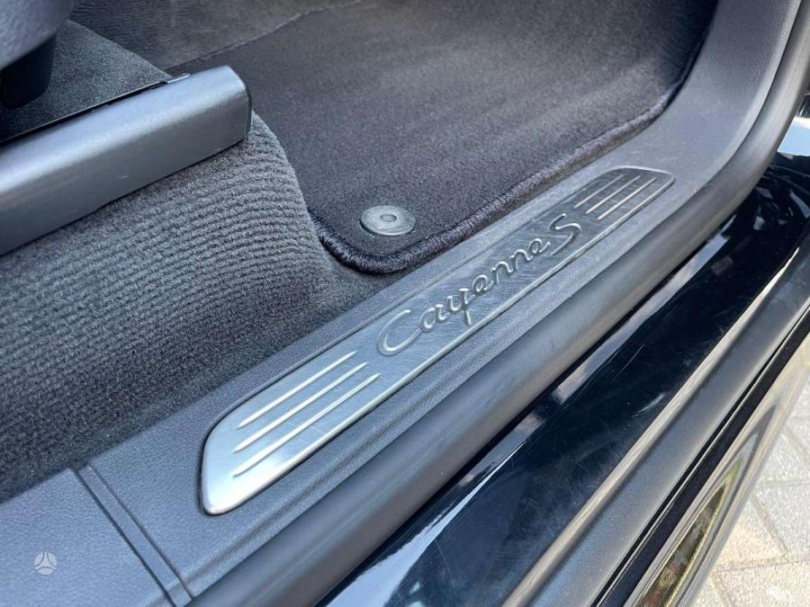 Melns Porsche Cayenne 2014 Jūrmala, ar dzinēja tilpumu 4.13 L un nobraukumu 171 tūkst. km par 25600 €, foto 33 vietnē AUTOMOTO.COM.LV