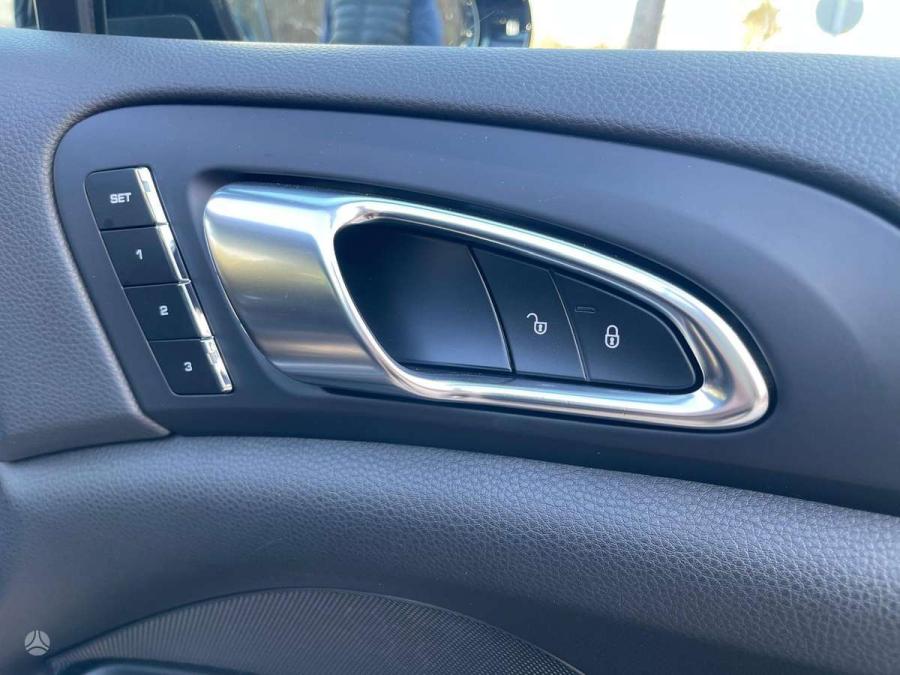 Melns Porsche Cayenne 2014 Jūrmala, ar dzinēja tilpumu 4.13 L un nobraukumu 171 tūkst. km par 25600 €, foto 34 vietnē AUTOMOTO.COM.LV