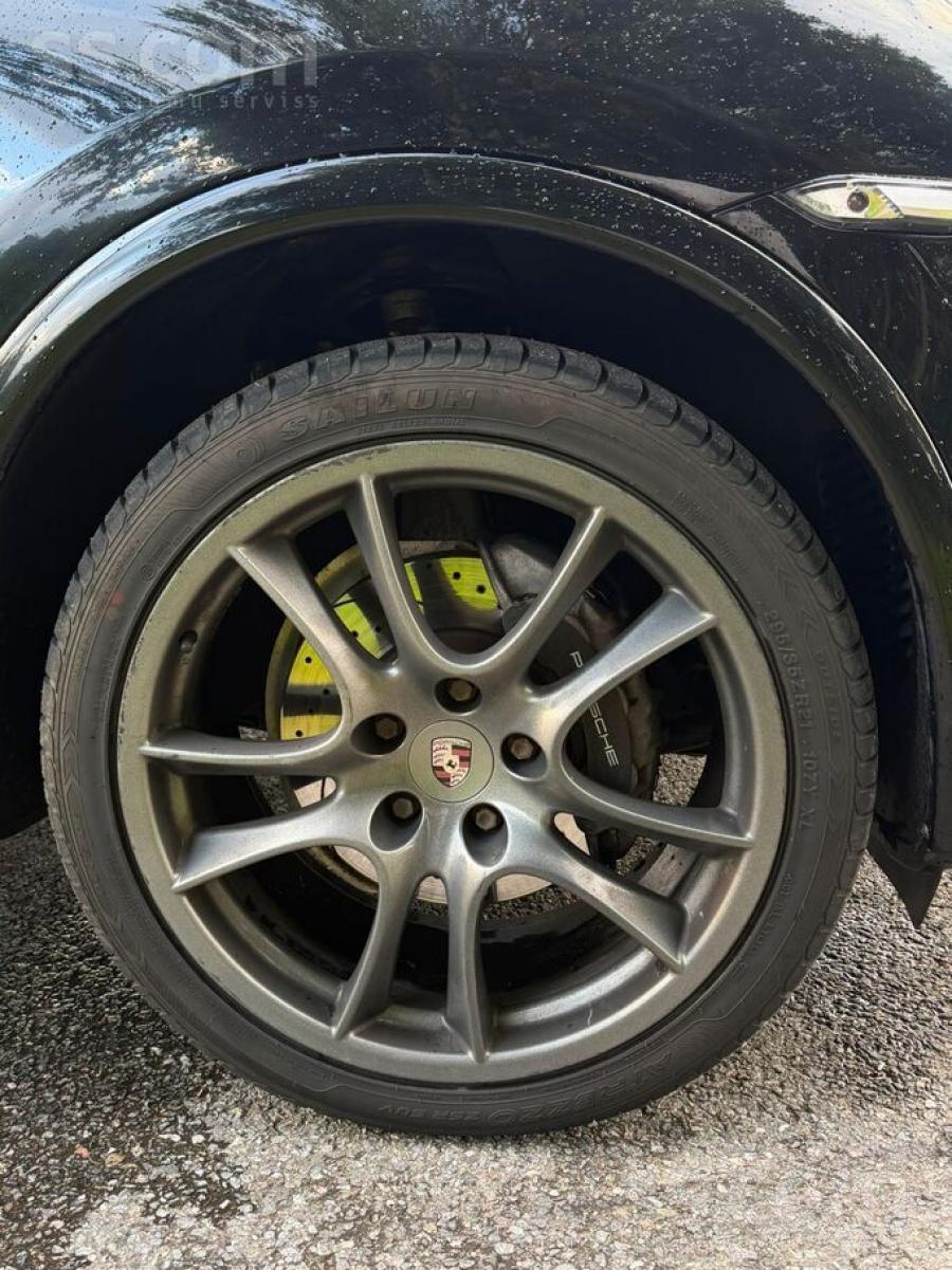 Black Porsche Cayenne 2014 in Riga, with an engine capacity of 3.00 L and mileage of 354 thousand km for 16300 €, photo 4 on AUTOMOTO.COM.LV
