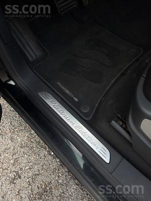 Black Porsche Cayenne 2014 in Riga, with an engine capacity of 3.00 L and mileage of 354 thousand km for 16300 €, photo 6 on AUTOMOTO.COM.LV