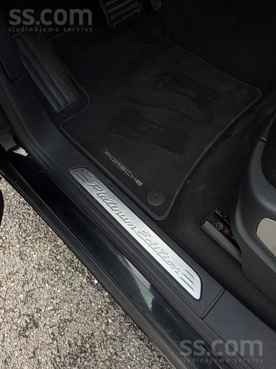 Black Porsche Cayenne 2014 in Riga, with an engine capacity of 3.00 L and mileage of 354 thousand km for 16300 €, photo 6 on AUTOMOTO.COM.LV