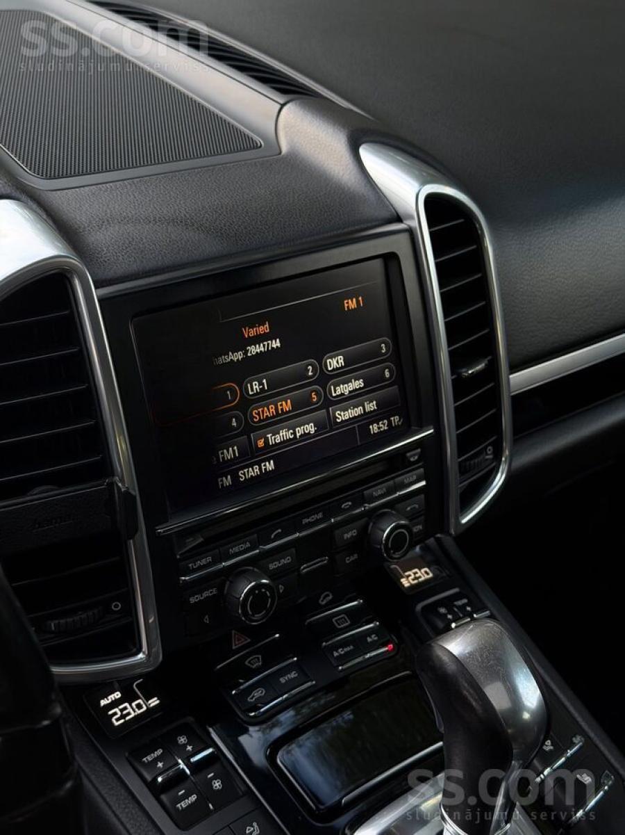 Black Porsche Cayenne 2014 in Riga, with an engine capacity of 3.00 L and mileage of 354 thousand km for 16300 €, photo 10 on AUTOMOTO.COM.LV