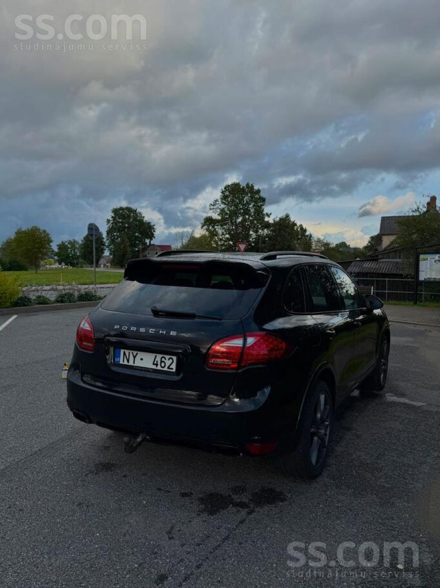 Black Porsche Cayenne 2014 in Riga, with an engine capacity of 3.00 L and mileage of 354 thousand km for 16300 €, photo 11 on AUTOMOTO.COM.LV