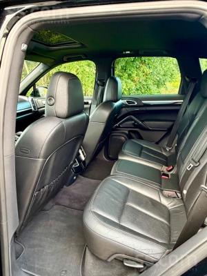 Black Porsche Cayenne 2014 in Riga, with an engine capacity of 3.00 L and mileage of 354 thousand km for 16300 €, photo 12 on AUTOMOTO.COM.LV