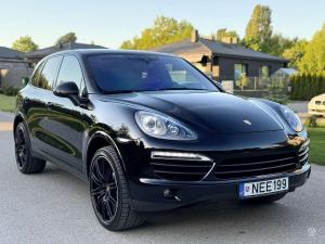 Black Porsche Cayenne 2014 in Kaunas, with an engine capacity of 4.13 L and mileage of 254 thousand km for 21900 €, photo 4 on AUTOMOTO.COM.LV