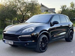 Black Porsche Cayenne 2014 in Kaunas, with an engine capacity of 4.13 L and mileage of 254 thousand km for 21900 €, photo 5 on AUTOMOTO.COM.LV