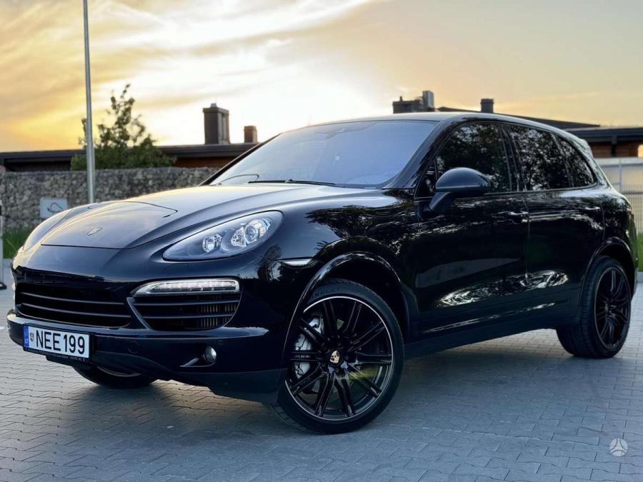 Black Porsche Cayenne 2014 in Kaunas, with an engine capacity of 4.13 L and mileage of 254 thousand km for 21900 €, photo 7 on AUTOMOTO.COM.LV