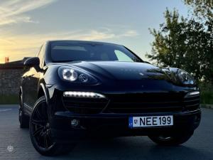 Black Porsche Cayenne 2014 in Kaunas, with an engine capacity of 4.13 L and mileage of 254 thousand km for 21900 €, photo 9 on AUTOMOTO.COM.LV