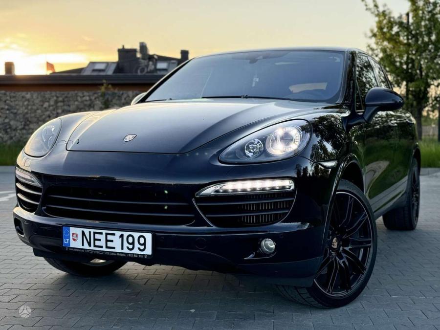 Black Porsche Cayenne 2014 in Kaunas, with an engine capacity of 4.13 L and mileage of 254 thousand km for 21900 €, photo 10 on AUTOMOTO.COM.LV