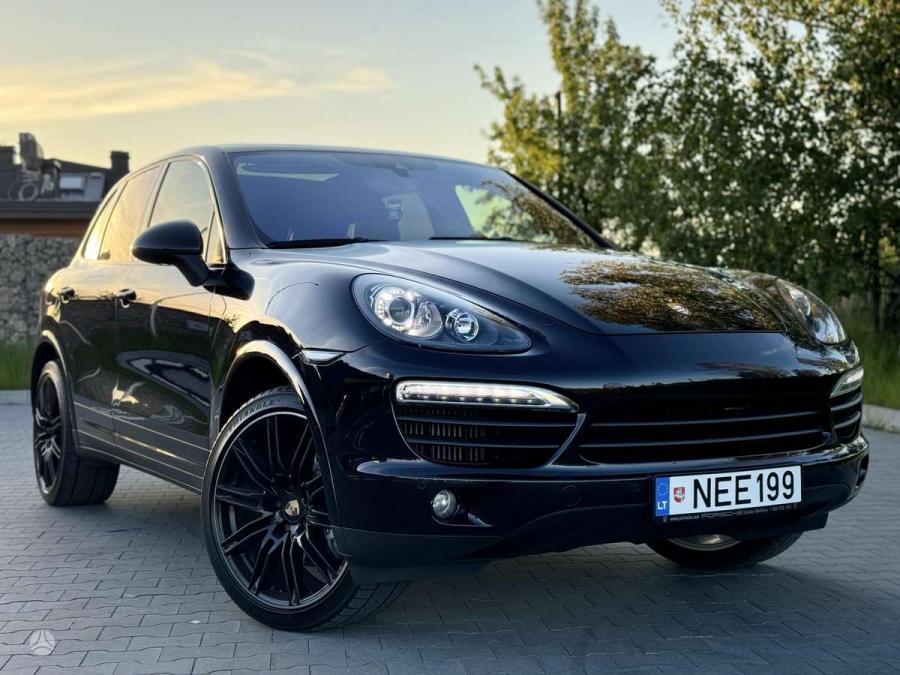 Black Porsche Cayenne 2014 in Kaunas, with an engine capacity of 4.13 L and mileage of 254 thousand km for 21900 €, photo 11 on AUTOMOTO.COM.LV