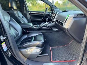 Black Porsche Cayenne 2014 in Kaunas, with an engine capacity of 4.13 L and mileage of 254 thousand km for 21900 €, photo 21 on AUTOMOTO.COM.LV